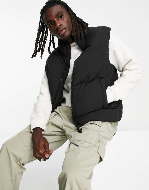 Bershka – Puffer-Weste in Schwarz | ASOS