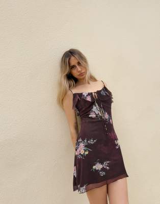Bershka - Robe courte à bretelles en tulle imprimé - Bordeaux | ASOS