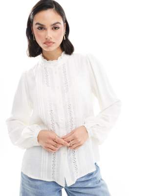 Blusa color crema con detalle de encaje de JDY | ASOS