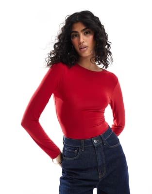 Body rojo con cuello redondo de tejido suave de Miss Selfridge | ASOS