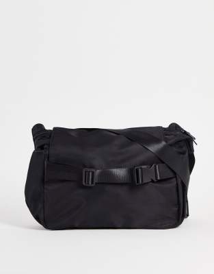 Bolso bandolera negro de nailon de Bando | ASOS
