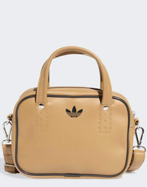 Bolso extrapequeño beis cartón Adicolor de adidas Originals | ASOS