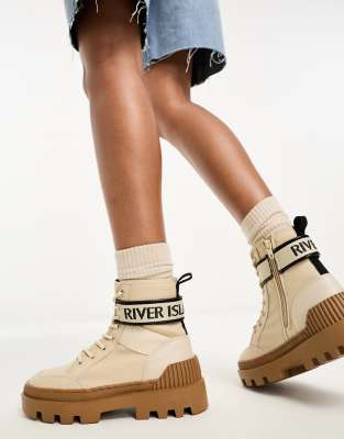 Botas beis con logo de lona de River Island | ASOS