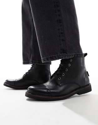 Botas negras con cordones de cuero Track de Levi's | ASOS