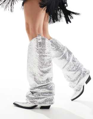 Botas plateadas estilo wéstern con diseño plegado y acabado brillante ...