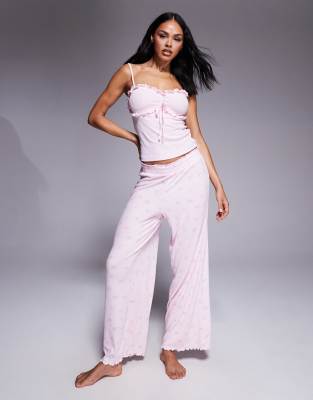 Boux Avenue - Ensemble avec pantalon à motif fleuri et détail nœud et caraco côtelé à volants ...