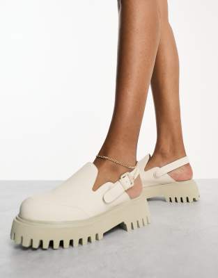 Bronx – Groovy – Vielseitig tragbare Mules-Sandalen in Wollweiß | ASOS