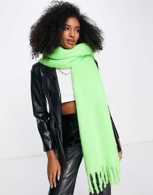 Bufanda verde luminoso de tejido cepillado de River Island | ASOS