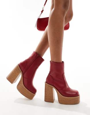 Buffalo X Sinead Gorey - Laarzen van nappa in rood | ASOS