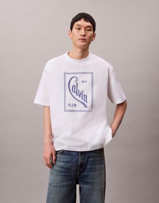 Calvin Klein Jeans – T-Shirt in Weiß mit Stempel-Grafikprint in Blau | ASOS
