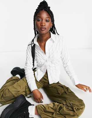 Camisa blanca entallada de estilo años 90 con diseño abombado de Daisy ...