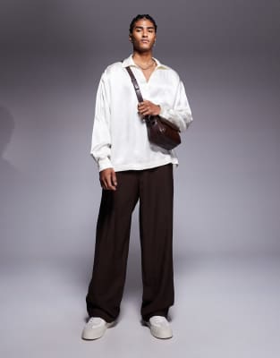 Camisa color crema de corte cuadrado extragrande sin cierres de satén ...