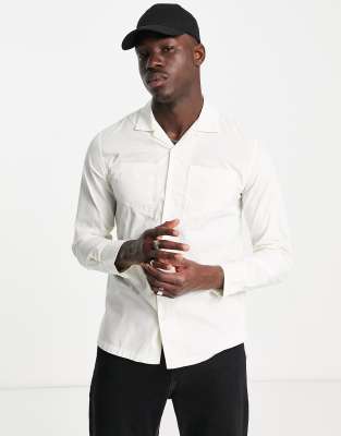 Camisa color crema de corte extragrande con bolsillos oblicuos de Night ...