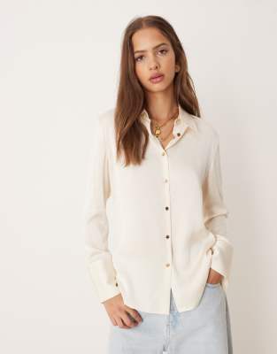 Camisa color crema de satén de Mango | ASOS