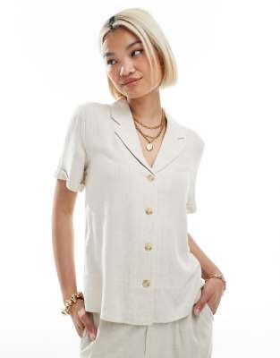 Camisa color crema de tejido efecto lino de Object (parte de un ...