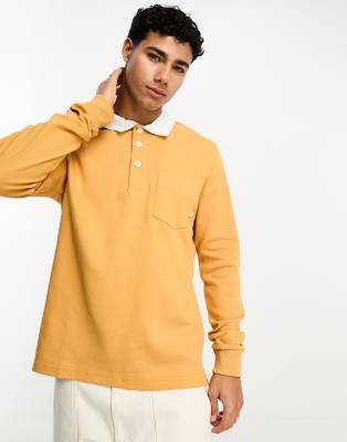 Camisa color mostaza acaramelado de manga larga estilo rugby Holstrom ...