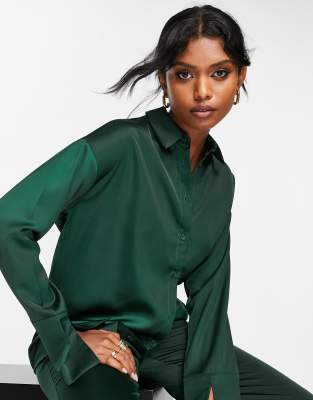 Camisa verde bosque de satén de 4th & Reckless (parte de un conjunto ...