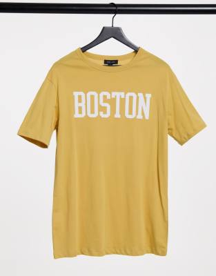 Camiseta extragrande color mostaza con eslogan Boston estilo ...