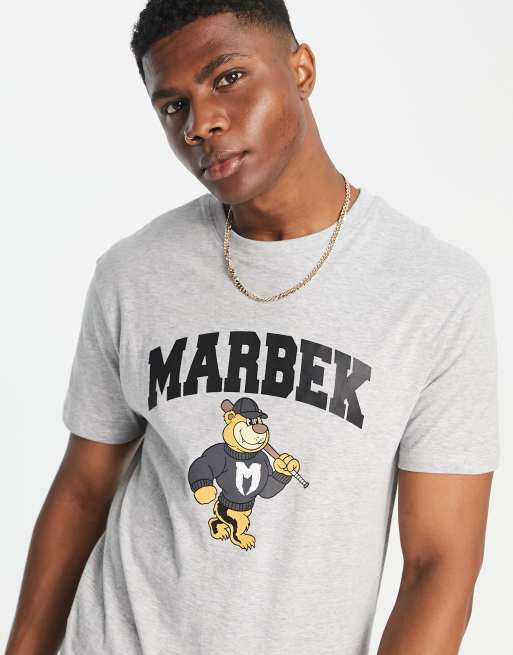 Camiseta gris con estampado de oso universitario de Marbek | ASOS