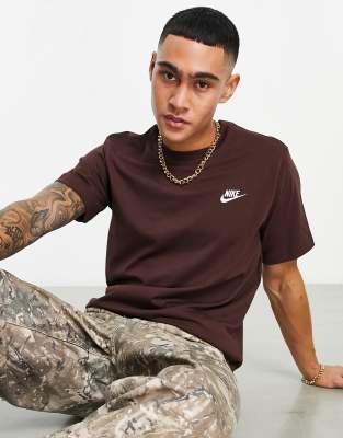Camiseta marrón oscuro de Nike Club | ASOS