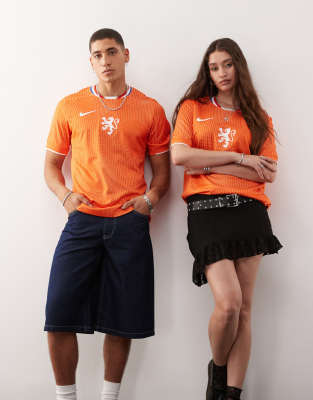 Camiseta naranja con diseño de la primera equipación de la selección de ...