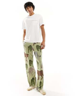 Chelsea Peers - Set pigiama con T-shirt e pantaloni kaki con stampa di ...