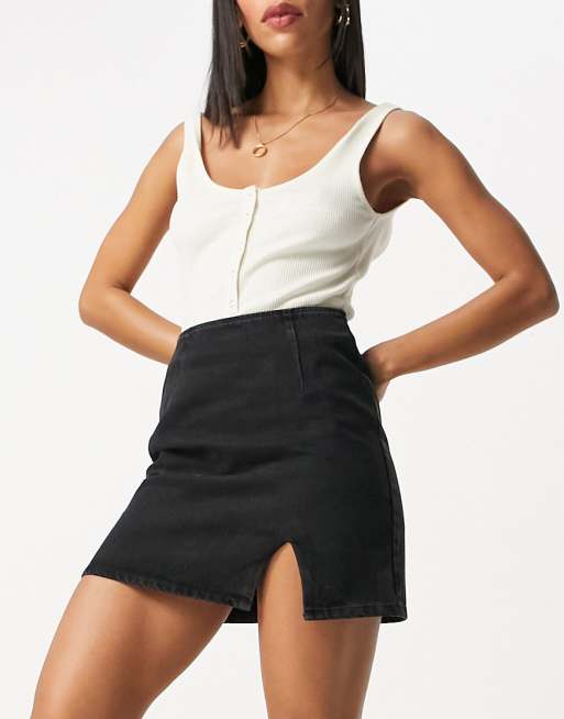 Черная джинсовая мини-юбка с разрезом сбоку ASOS DESIGN | ASOS