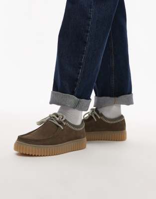 Clarks Torhill suede Lo shoes in dark olive | ASOS