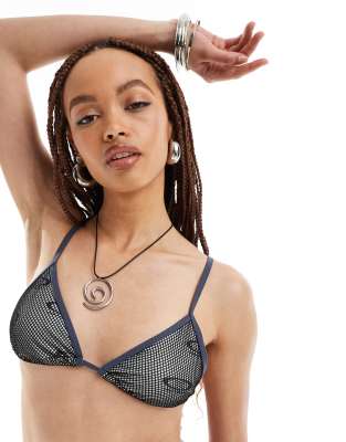 COLLUSION - Bikinitop met visnet en logo in zwart, deel van co-ord set | ASOS