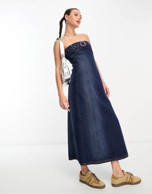 COLLUSION - Festival - Midi bandeau-jurk van denim met riem in Y2K blauw | ASOS