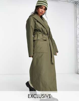 COLLUSION - Trench-coat long en nylon matelassé - Kaki | ASOS