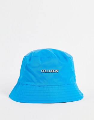 COLLUSION Unisex - Nylon bucket hat met logo in blauw | ASOS