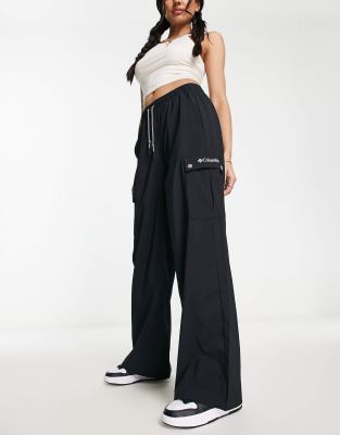 Columbia Silver Ridge oversized cargo trackies in black exclusive to ASOS | ASOS