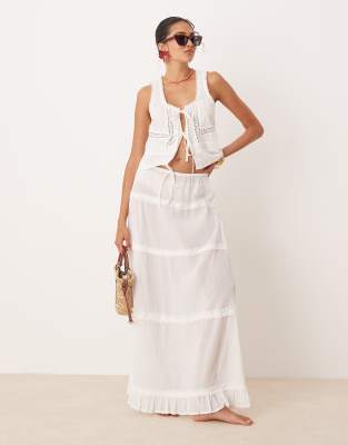 Conjunto playero blanco de tejido texturizado con insertos de encaje de ...