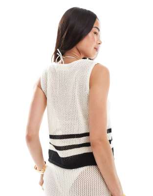 Conjunto playero color crema y negro a rayas de falda y top sin mangas ...