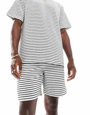 Conjunto playero negro y blanco a rayas texturizadas de South Beach | ASOS