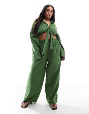 Conjunto playero verde oliva exclusivo de Esmée Curve | ASOS