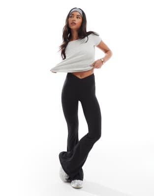 Cotton On - Ultrazachte lange flares in zwart | ASOS