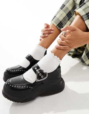 Creepers negros con suela gruesa y hebilla en forma de corazón Sunny ...
