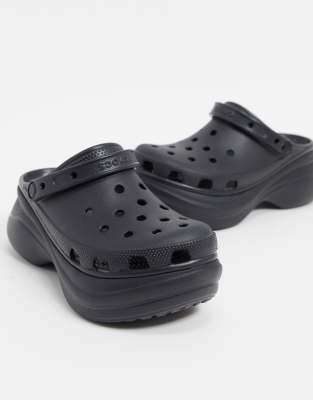 Crocs – Bae – Clogs mit Plateausohle in Schwarz | ASOS