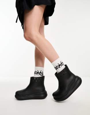 Crocs Classic crush boot in black | ASOS
