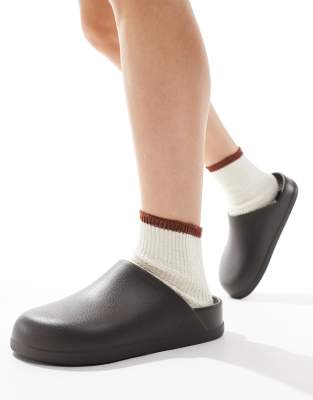 Crocs - Dylan - Sabots unisexes - Marron espresso | ASOS