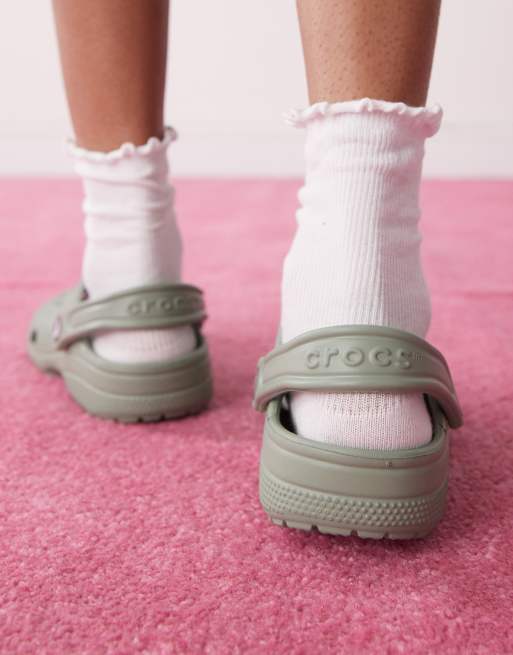 Crocs Unisex classic clog in moss green | ASOS