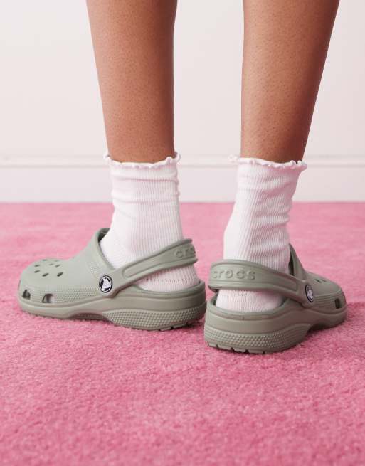 Crocs Unisex classic clog in moss green | ASOS