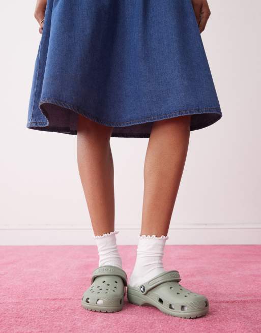 Crocs Unisex classic clogs in moss green | ASOS
