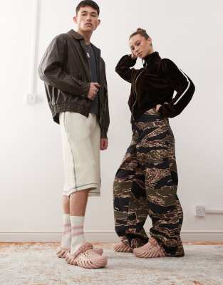 Crocs - Unisex - Echo - Rosa clogs | ASOS