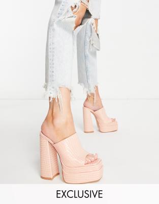 Daisy Street Exclusive platform mule sandals in peach croc | ASOS