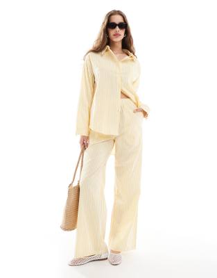 Daisy Street – Gulrandiga byxor i dra på-modell med raka ben och låg ...