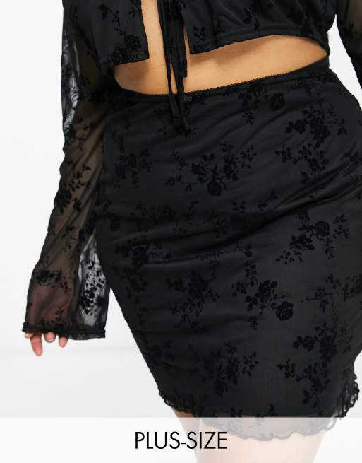 Daisy Street Plus - Mini-jupe d'ensemble moulante avec motif fleuri en velours effet dévoré | ASOS