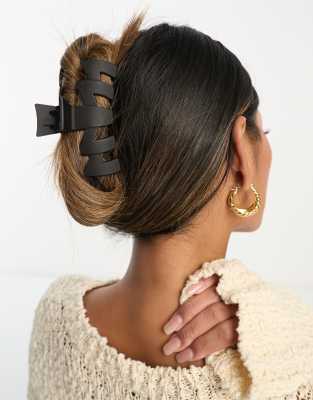 DesignB London abstract hair claw in matte black | ASOS